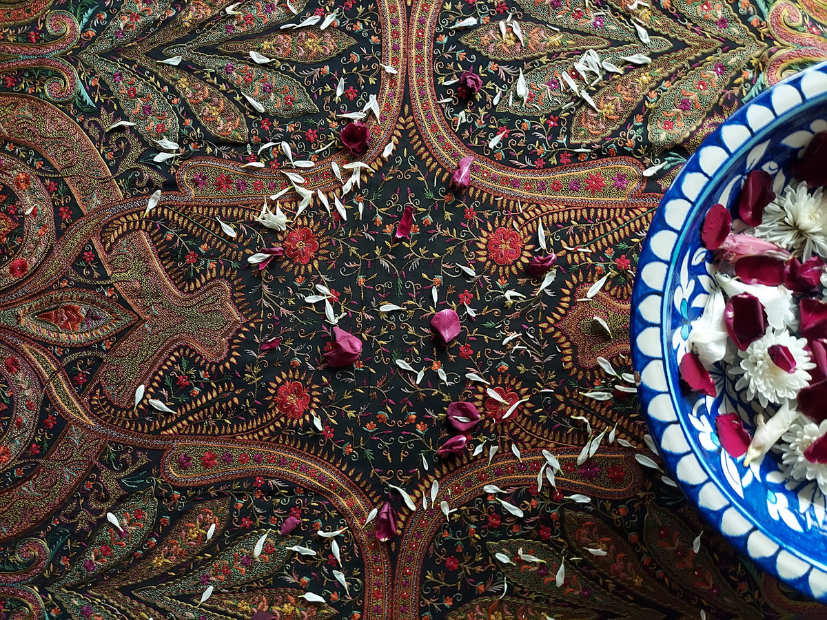 Kashida Kari – Aafrinish by Niazi